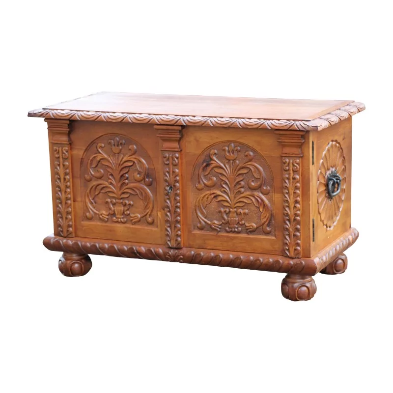 1 Petit bahut en bois de chêne richement sculpté à 2 … - MOINAT